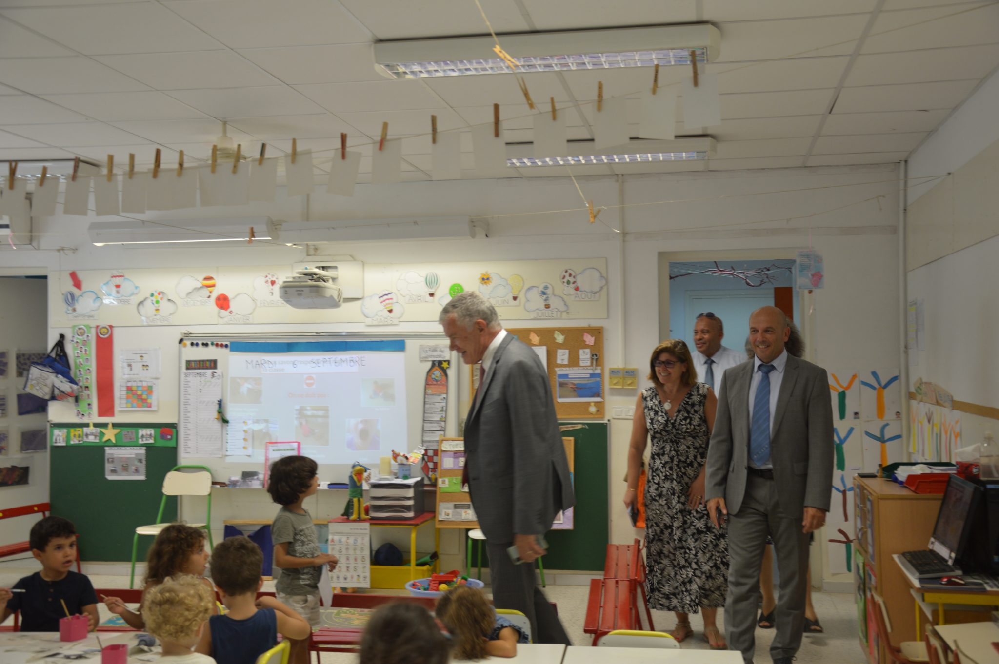 Visite à l’école Robert Desnos de son Excellence Monsieur André Parant, Ambassadeur de France en ...