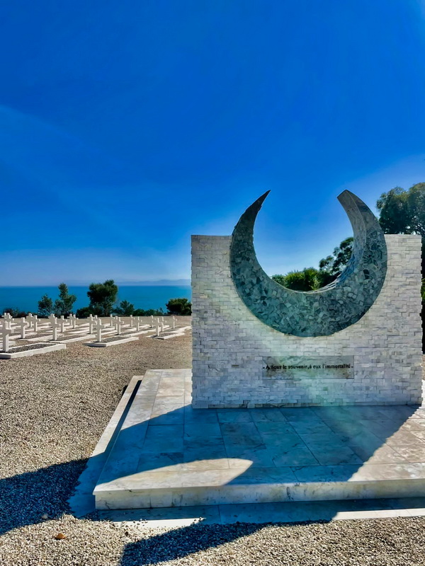 Le groupe « Mémoire des Sables » visite le cimetière militaire de ...