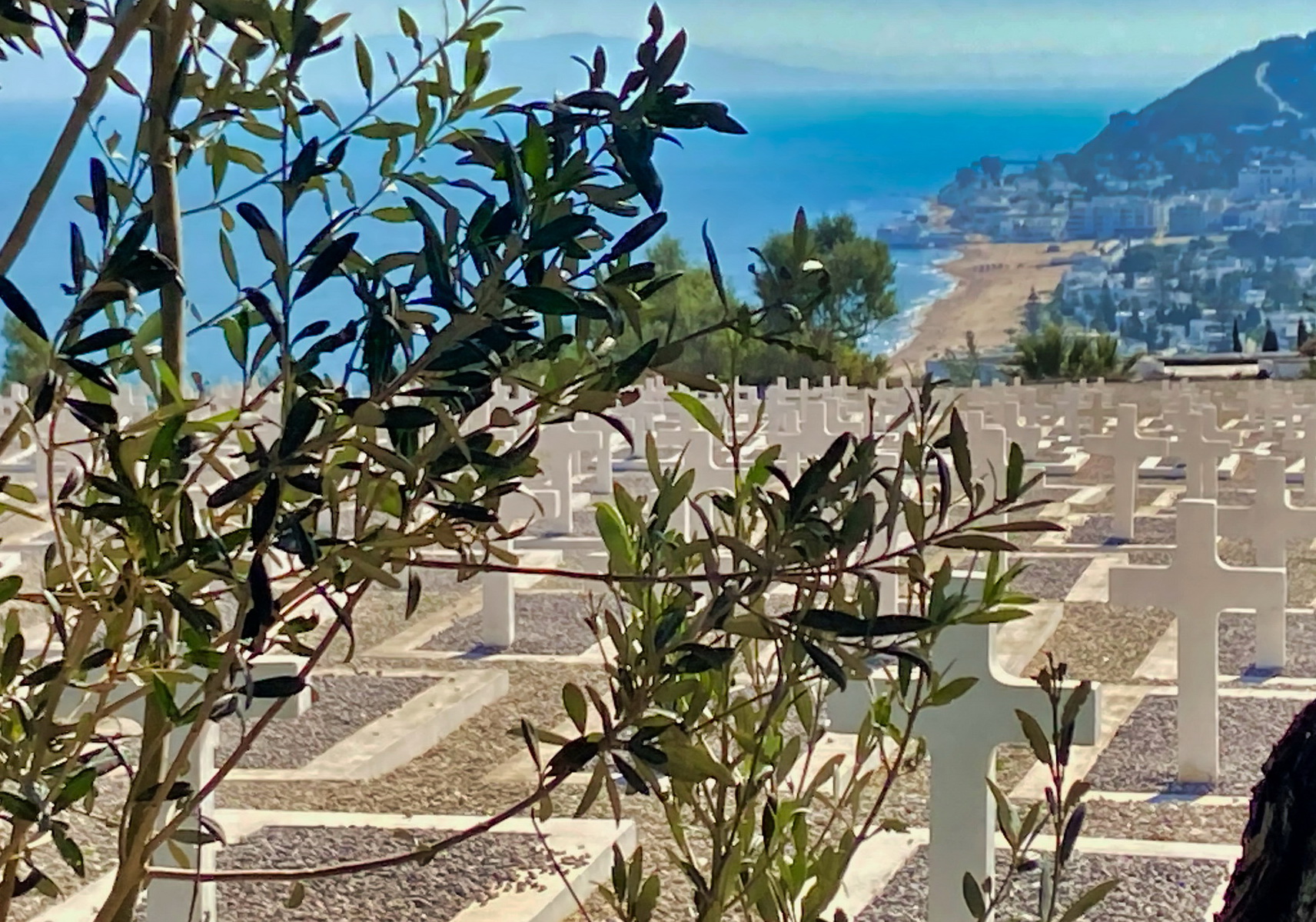 Le groupe « Mémoire des Sables » visite le cimetière militaire de ...
